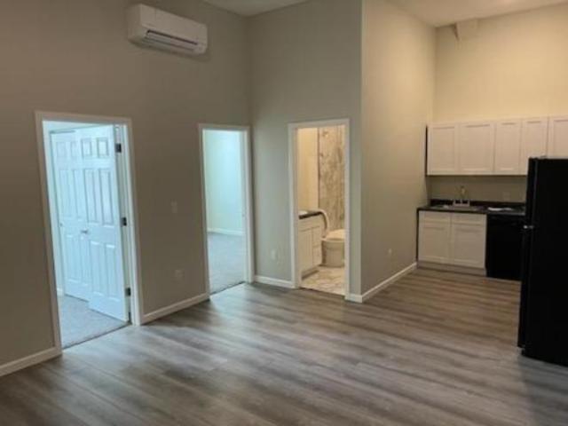 2 Br, 1 bath, Apartment 910 Broad Street