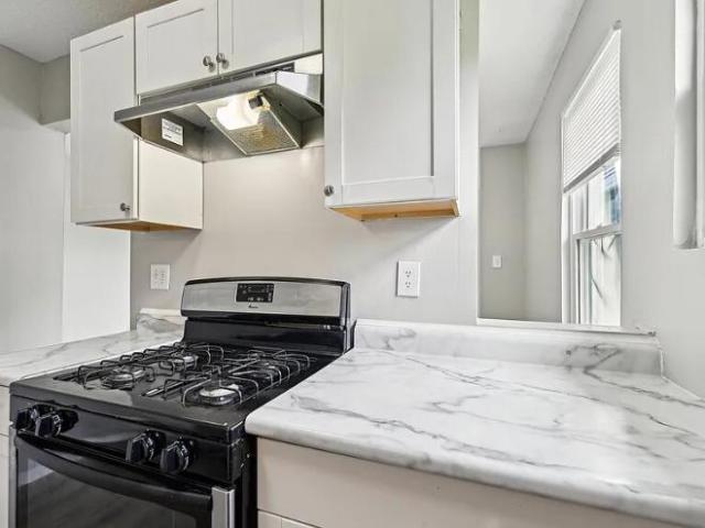 2 Br, 1 bath, Apartment 925 West 5th Street