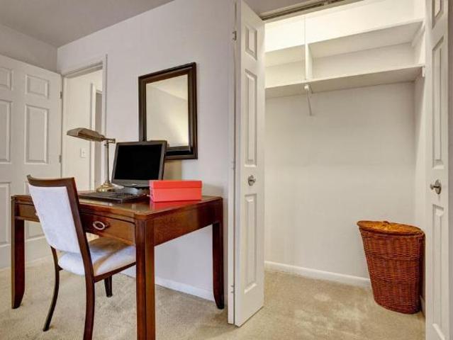 2 Br, 1 bath, Apartment 926 Congdon Ave