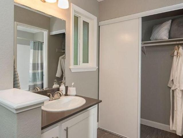 2 Br, 1 bath, Apartment 9201 Madison Ave