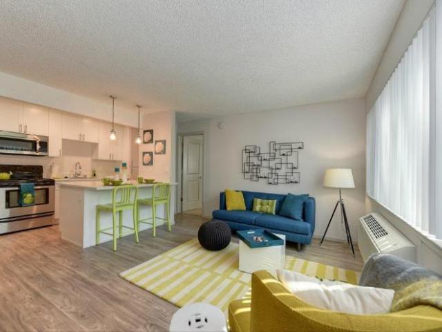 2 Br, 1 bath, Apartment 920 Cranbrook Court