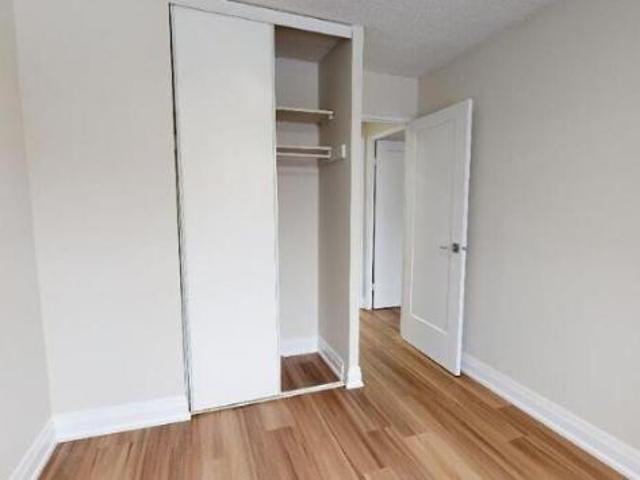 2 Br, 1 bath, Apartment 920 Inverhouse Dr