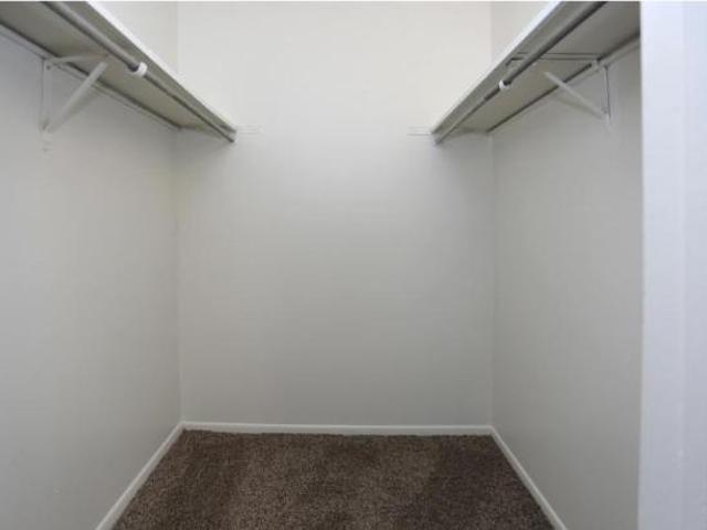 2 Br, 1 bath, Apartment 921 Wesrmoreland Rd