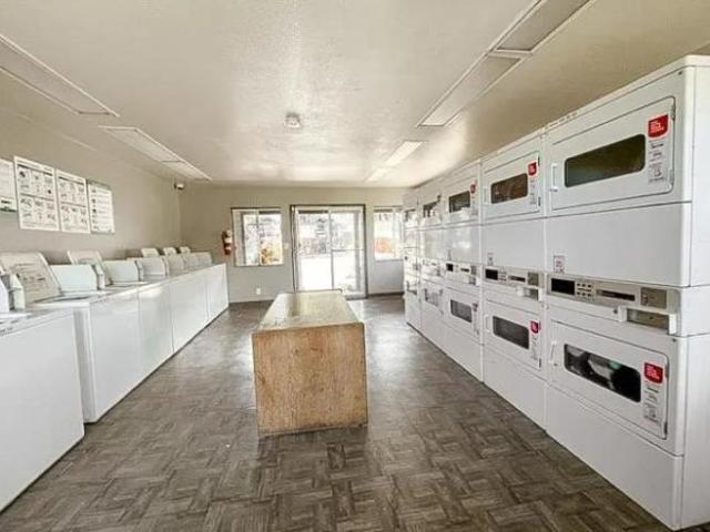 2 Br, 1 bath, Apartment 92 1340 Panama St