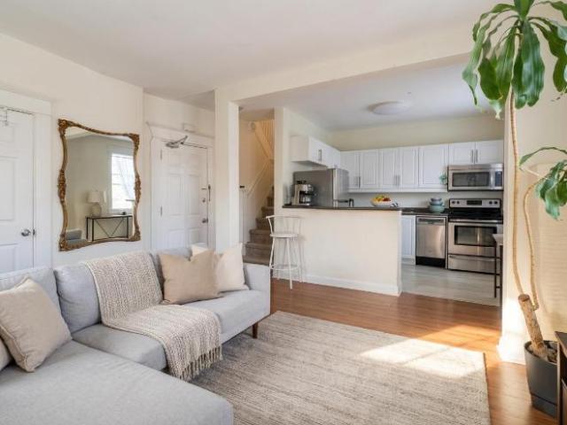 2 Br, 1 bath, Apartment 92 Neville Park Boulevard