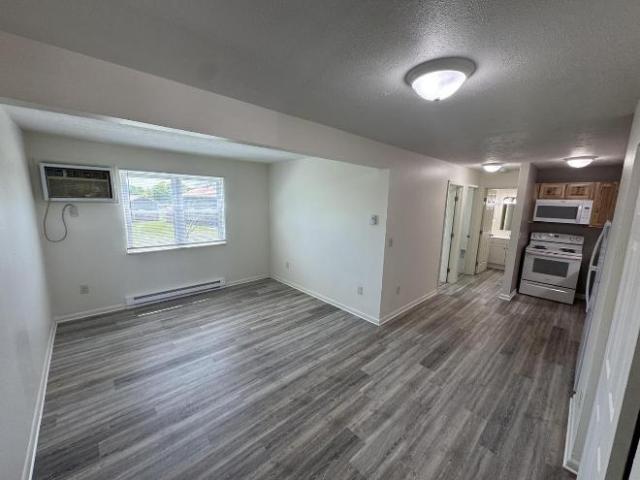 2 Br, 1 bath, Apartment 934 Buckeye Avenue