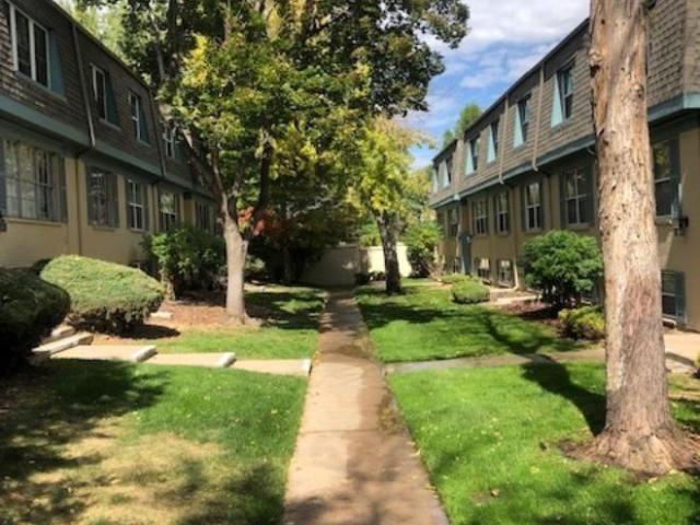 2 Br, 1 bath, Apartment 9300 East Girard Avenue
