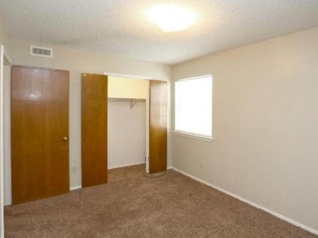 2 Br, 1 bath, Apartment 9300 Orchard Blvd