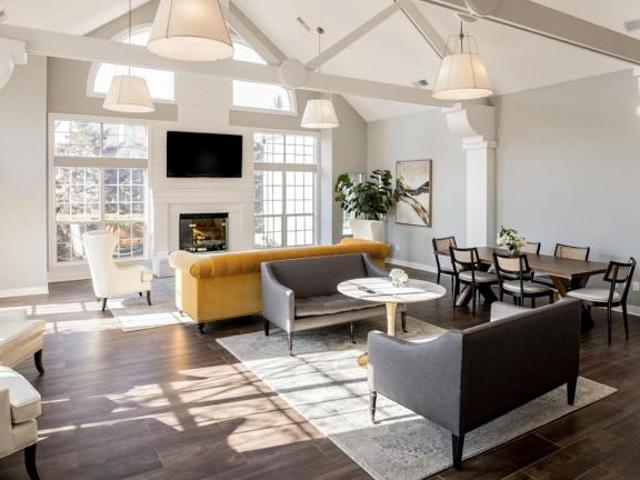 2 Br, 1 bath, Apartment 9310 Monroe St