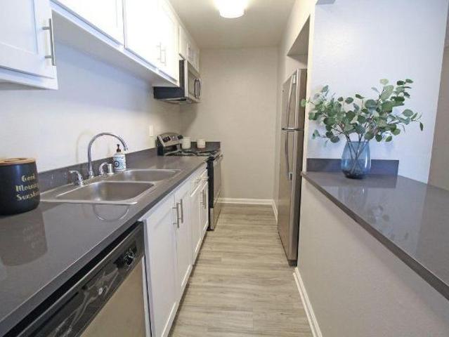 2 Br, 1 bath, Apartment 941 43rd Ave