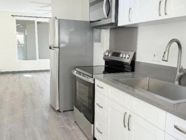 2 Br, 1 bath, Apartment 94 111 Pupunohe St