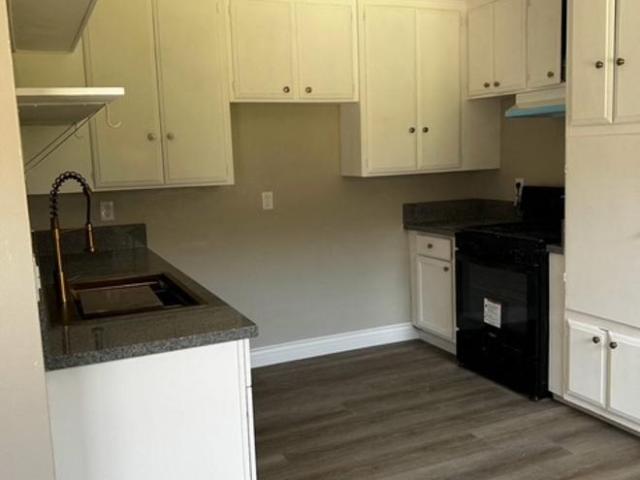 2 Br, 1 bath, Apartment 9551 9561 Maureen Dr