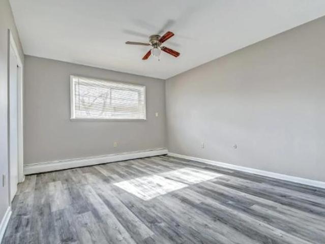 2 Br, 1 bath, Apartment 9616 Farmer Dr
