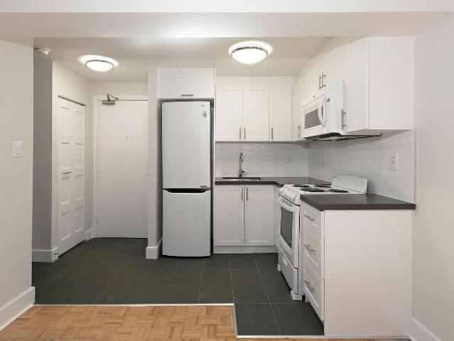2 Br, 1 bath, Apartment 990 Avenue Rd