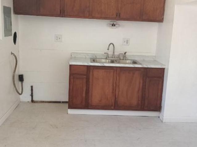 2 Br, 1 bath, Apartment Neville Apartments