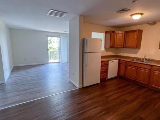 2 Br, 1 bath, Condo 4000 N Main St