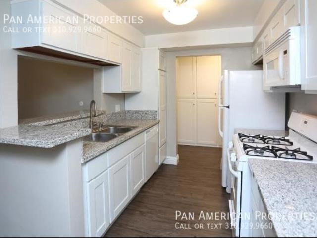 2 Br, 1 bath, Condo 400 Merrimac Way