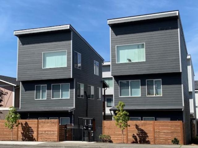 2 Br, 1 bath, Condo 4016 S Warner St