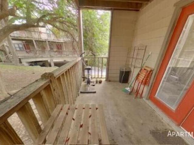 2 Br, 1 bath, Condo 402 N Fredericksburg St