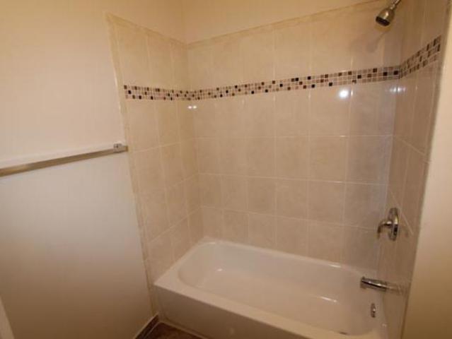 2 Br, 1 bath, Condo 4030 S Cottage Grove Ave