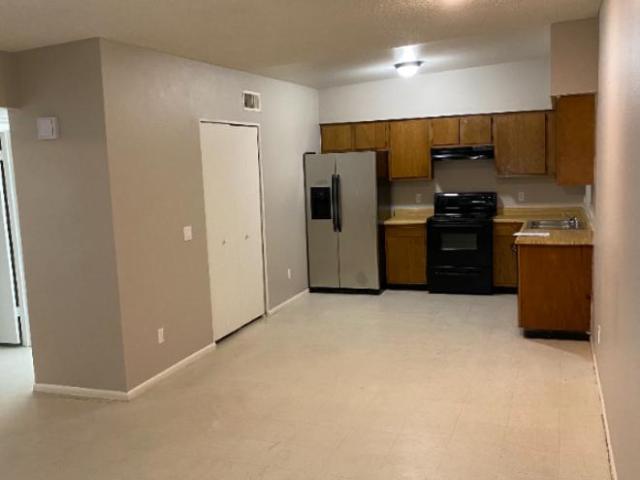 2 Br, 1 bath, Condo 403 E Quail Avenue