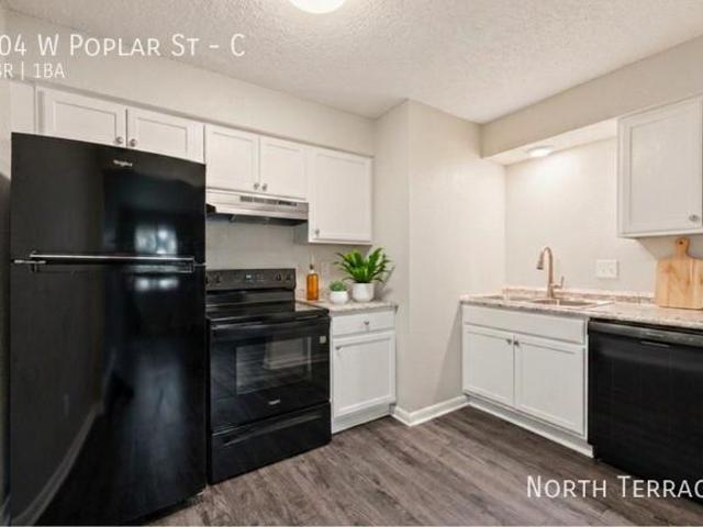 2 Br, 1 bath, Condo 404 W Poplar St