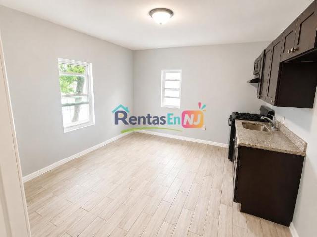 2 Br, 1 bath, Condo 406 Park Avenue