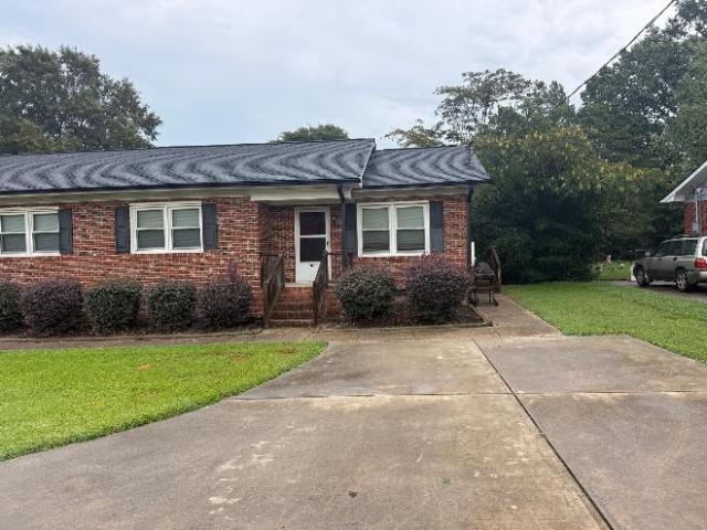 2 Br, 1 bath, Condo 406 Worth Hinton Rd