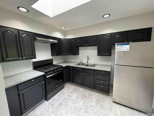 2 Br, 1 bath, Condo 409 Oakland Ave