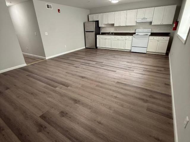 2 Br, 1 bath, Condo 40 12th Ave