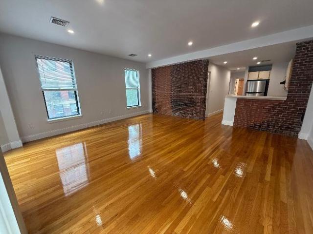 2 Br, 1 bath, Condo 40 Worcester Sq