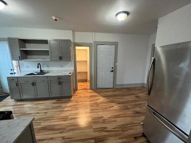 2 Br, 1 bath, Condo 40 Garnet St