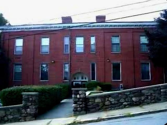 2 Br, 1 bath, Condo 40 School Street
