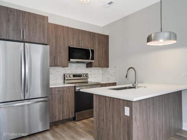 2 Br, 1 bath, Condo 4117 S Indiana