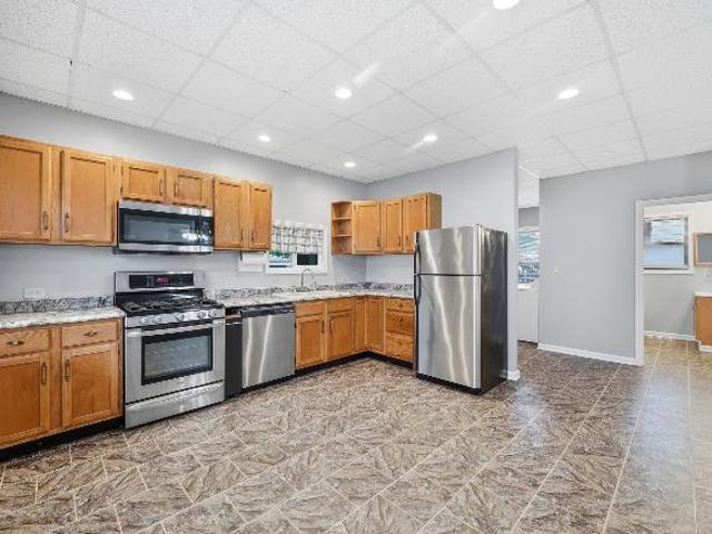 2 Br, 1 bath, Condo 411 N Madison St