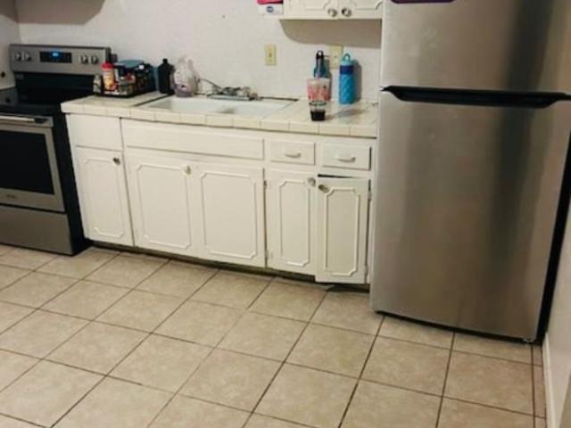 2 Br, 1 bath, Condo 414 E Ave A