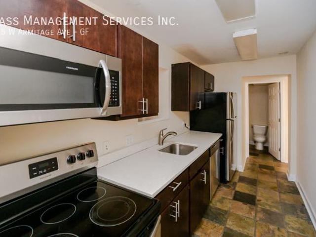 2 Br, 1 bath, Condo 415 W Armitage Ave