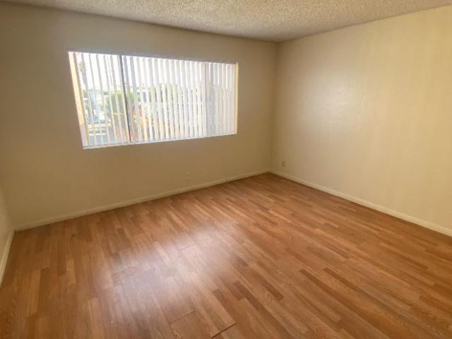 2 Br, 1 bath, Condo 4165 W Broadway