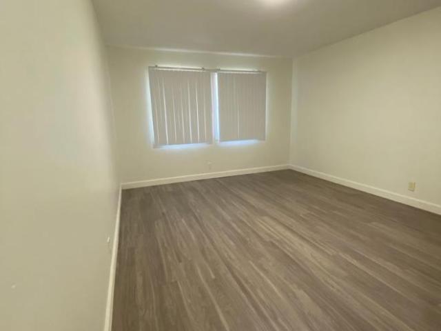 2 Br, 1 bath, Condo 4173 Somerset Drive