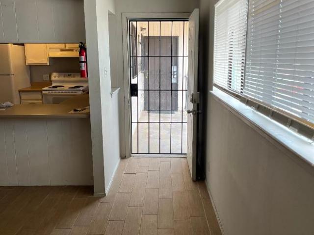 2 Br, 1 bath, Condo 417 Geogia St Se