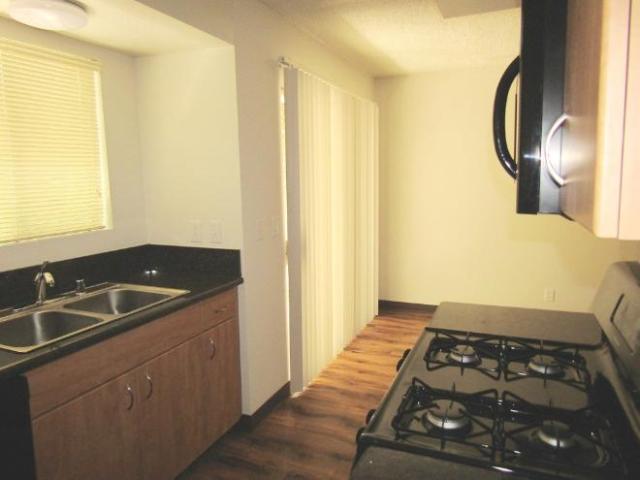 2 Br, 1 bath, Condo 417 E Badillo Street