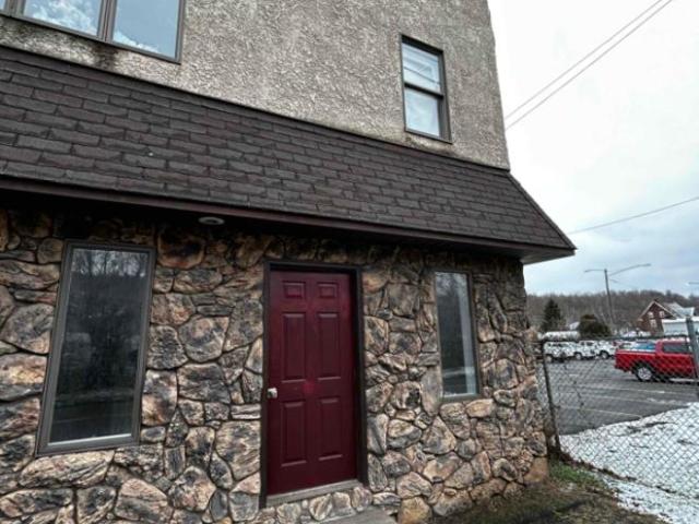 2 Br, 1 bath, Condo 418 Main St