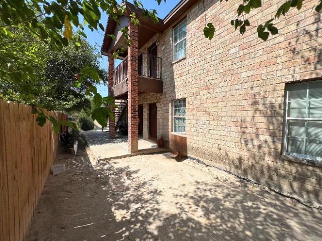2 Br, 1 bath, Condo 418 W Plum St