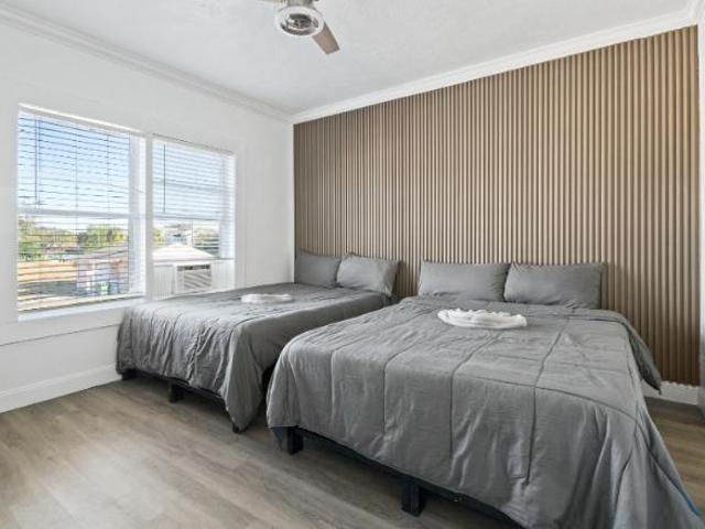 2 Br, 1 bath, Condo 4201 W North A St