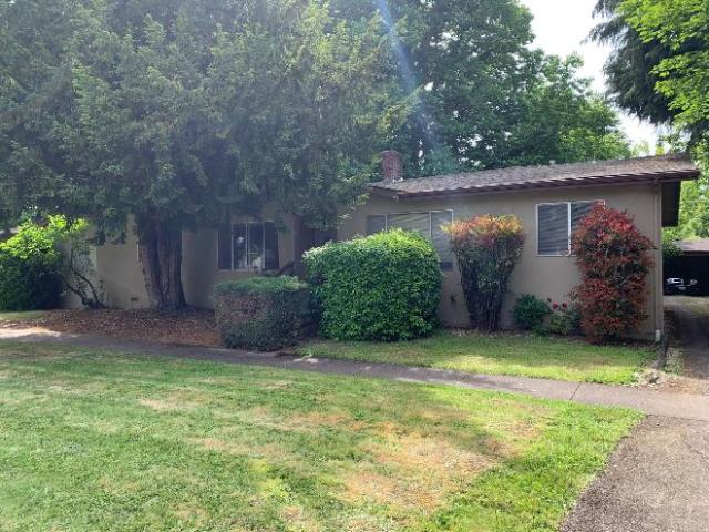 2 Br, 1 bath, Condo 420 422 NW 8th St