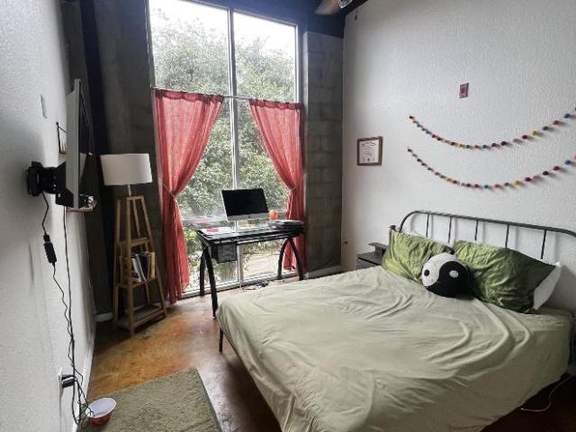 2 Br, 1 bath, Condo 420 N Adams St