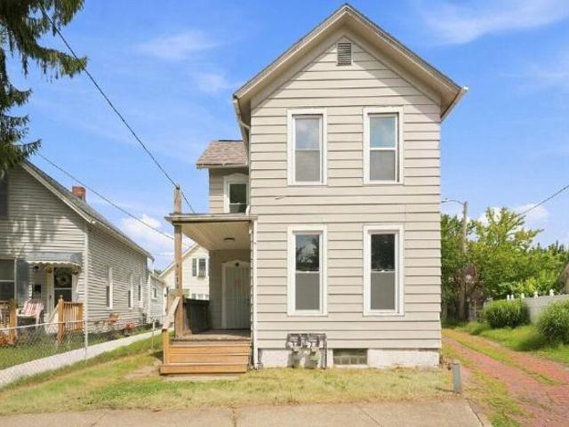 2 Br, 1 bath, Condo 4212 Apple Ave