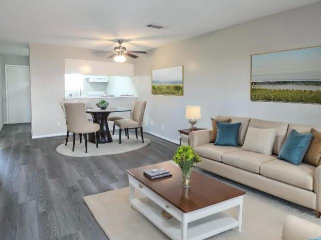 2 Br, 1 bath, Condo 4225 Mangum Rd