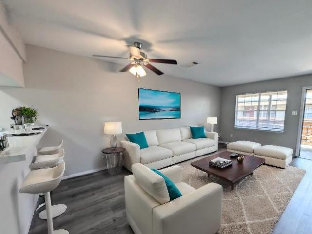 2 Br, 1 bath, Condo 4225 Mangum Rd