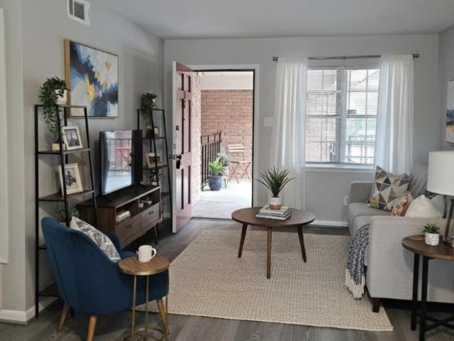 2 Br, 1 bath, Condo 4225 Mangum Rd